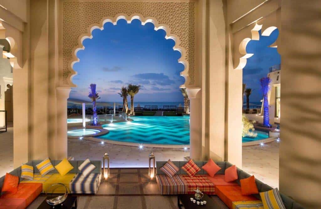 Описание 5* отеля Bahi Ajman Palace Hotel 🏨 в Аджмане 🌞